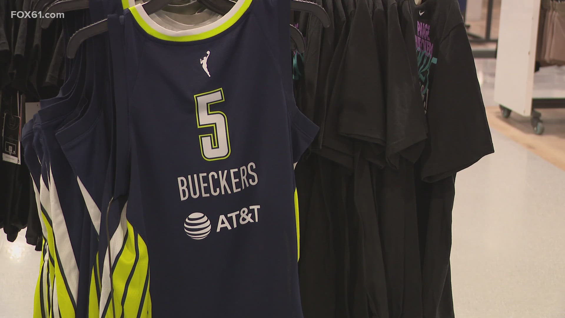 UConn's Bueckers and Strong named to Naismith Trophy midseason team ...