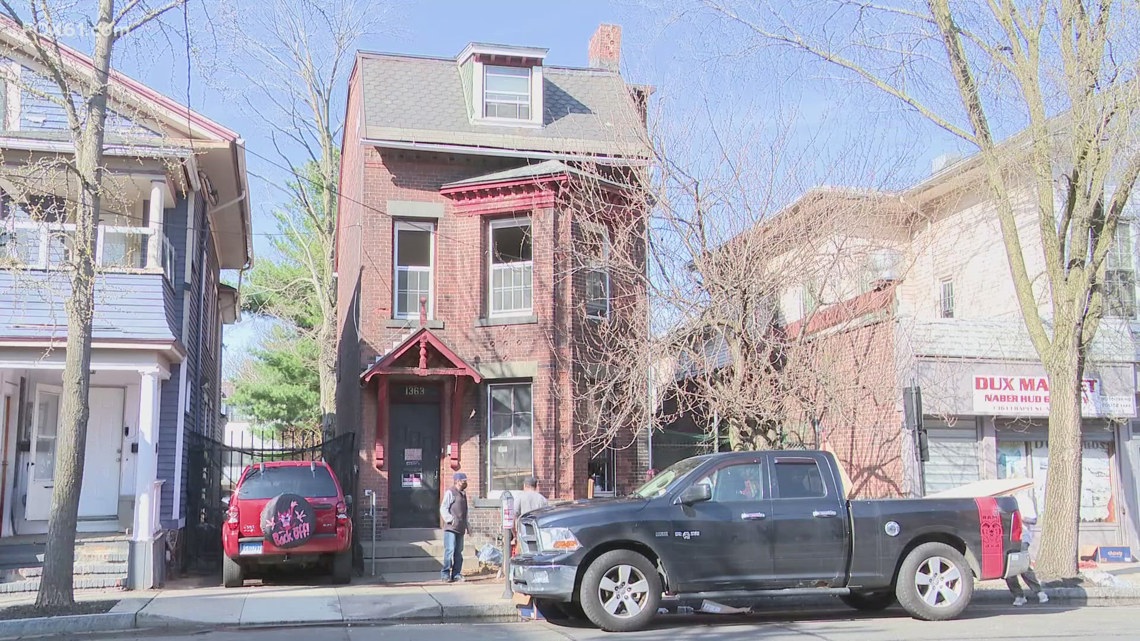 2 rescued from fire at 3-story house in New Haven | fox61.com