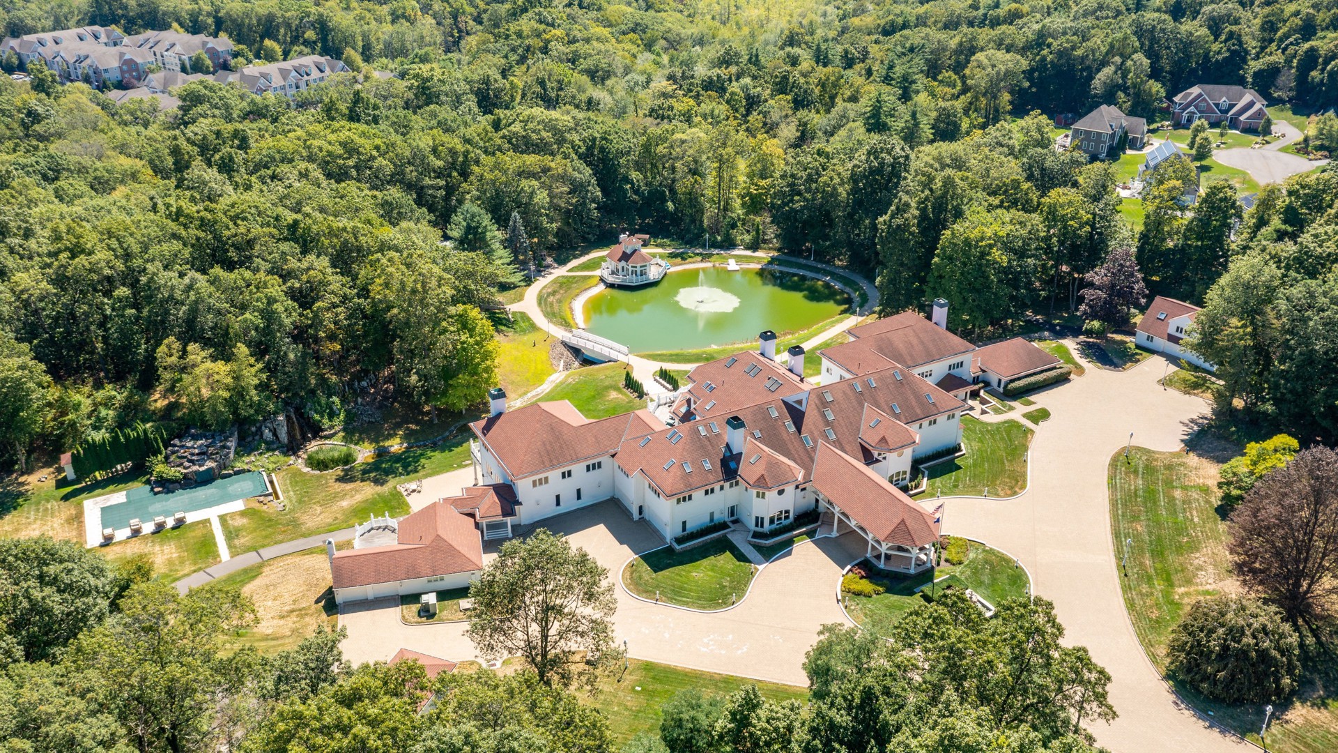 Historic Connecticut mansion lists for $9.9M | fox61.com