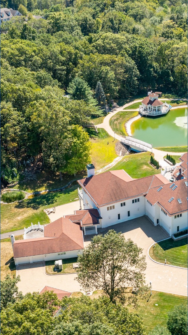 Historic Connecticut mansion lists for $9.9M | fox61.com