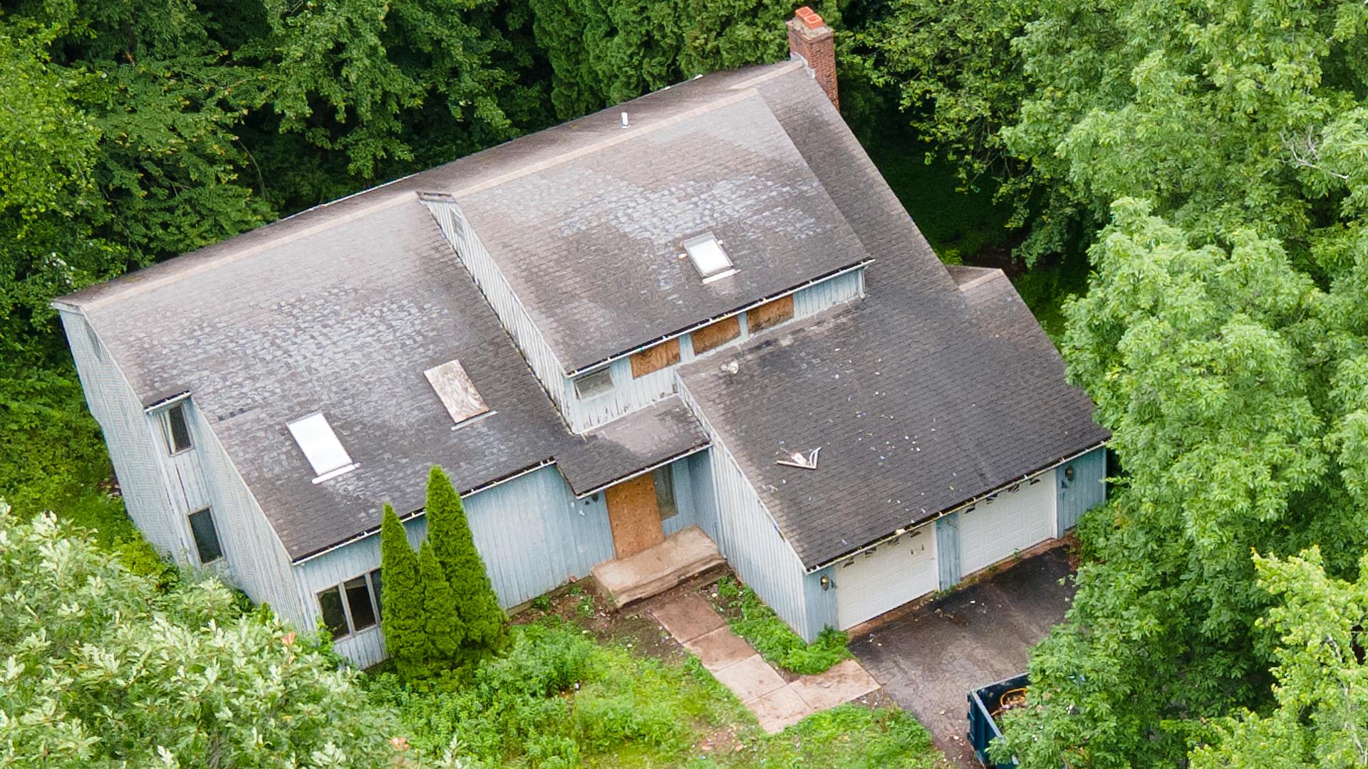 Retired detective found dead in hoarding conditions in CT after she ...