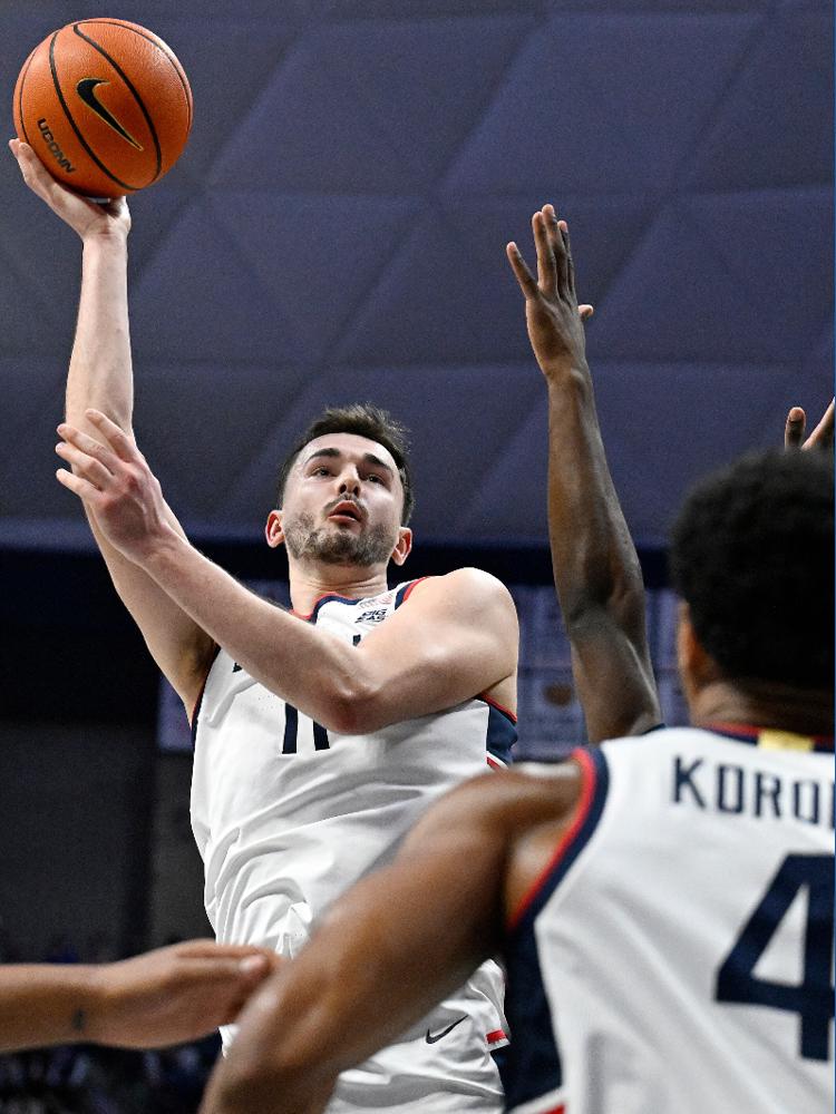 2 UConn men’s basketball players named to Naismith Trophy watchlist ...