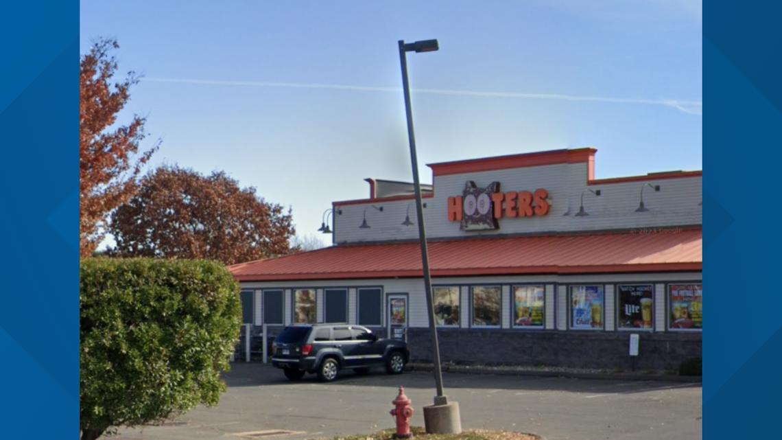 Hooters announces closing of Manchester location | fox61.com