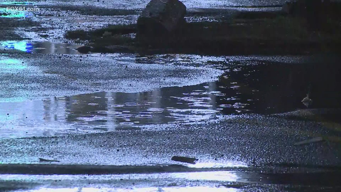 Conn. shoreline not deterred before holidays by winter storm | fox61.com