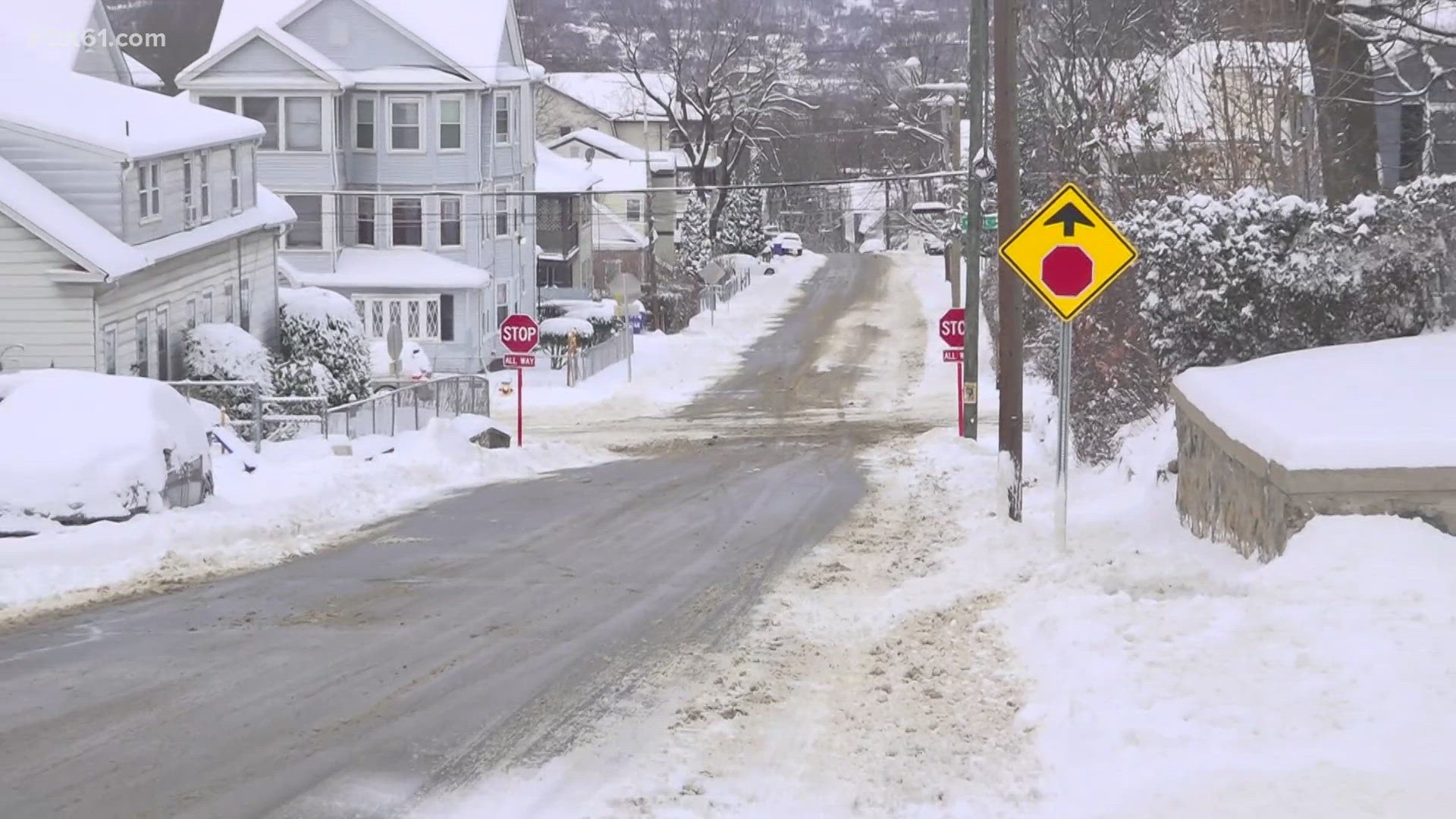 Snowstorm causes 15-car crash in Waterbury; no one injured | fox61.com