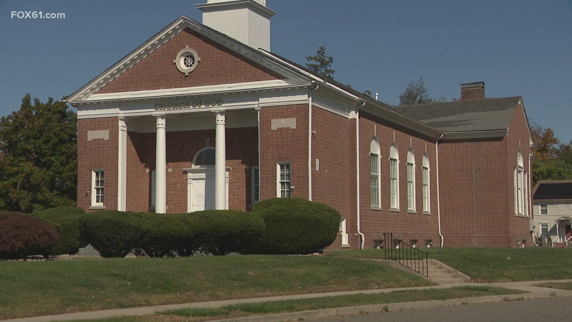 Global church recruits Connecticut residents at shopping plazas | fox61.com