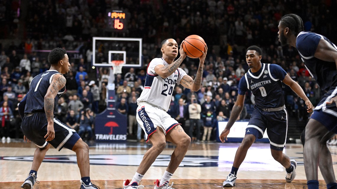 No. 2 UConn takes on Villanova, aims for 10th straight home win | fox61.com