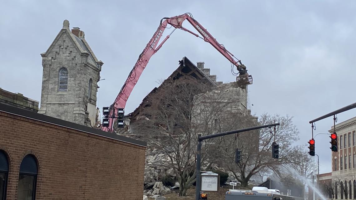 Congregation holds Sunday service after church collapse | fox61.com