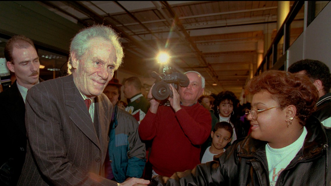 Aaron Feuerstein, paid mill workers after fire, dies at 95 | fox61.com