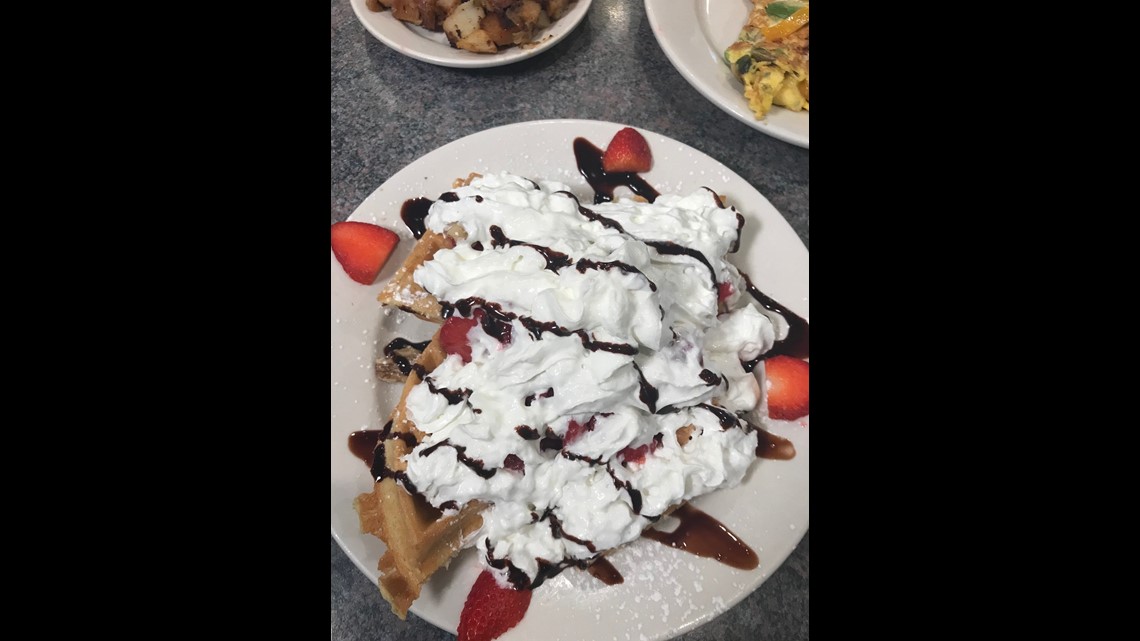 Foodie Friday: Fritz Snack Bar in Oxford | fox61.com