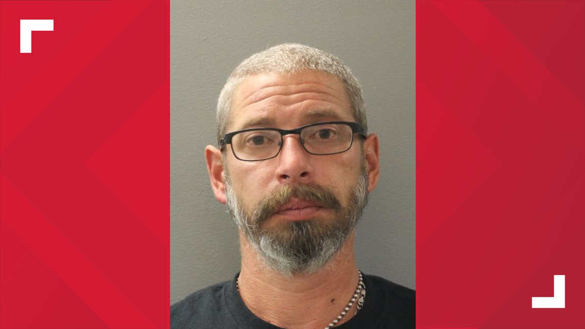 Hamden man charged after allegedly threatening two with rifle | fox61.com