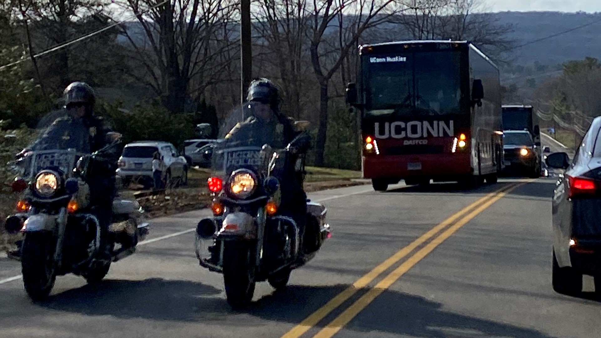 Welcome back rally held for UConn Men's Basketball team | fox61.com
