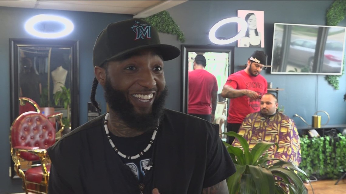 Ohio barber goes viral for giving out free haircuts to people in need ...