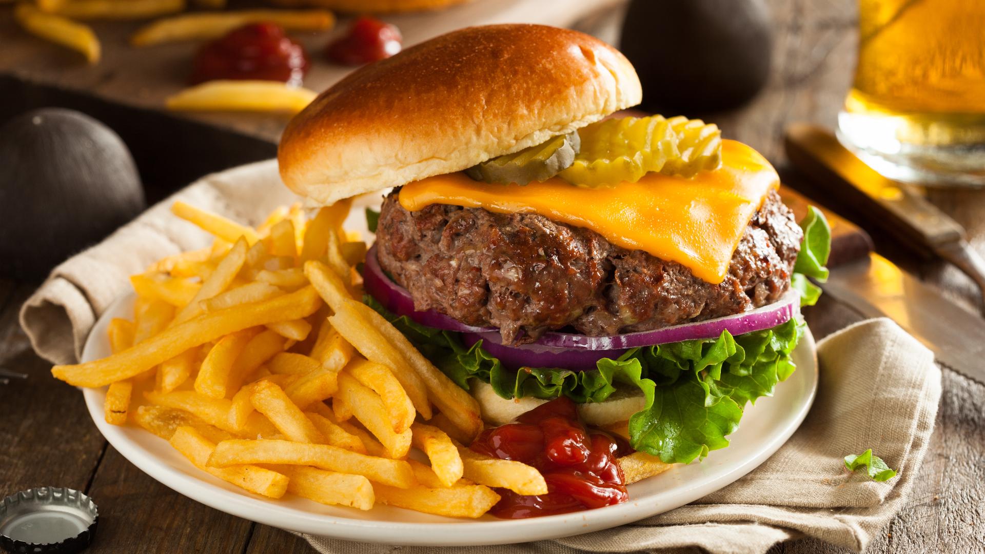 10 finalists named for 2026 Iowa's Best Burger Contest | weareiowa.com