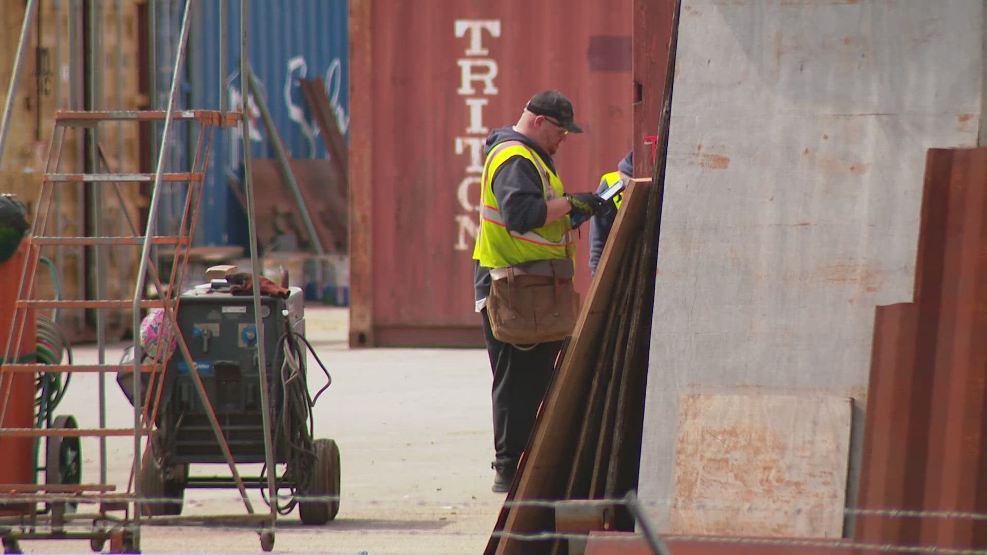 Lawmakers draft bill to support Port of Baltimore workers | fox43.com
