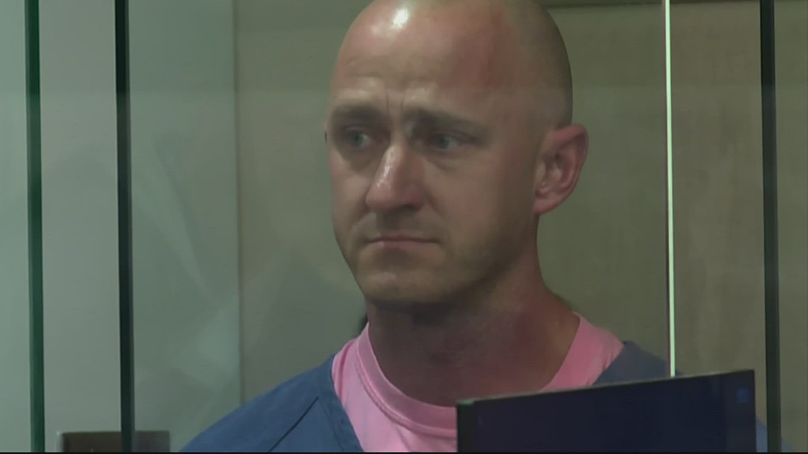 Off-duty pilot who tried to cut engines said he'd taken mushrooms ...