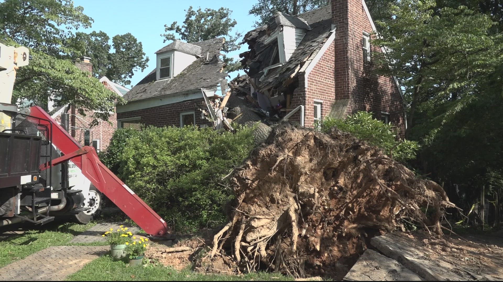 Kensington, Maryland house destroyed by fallen tree | fox43.com