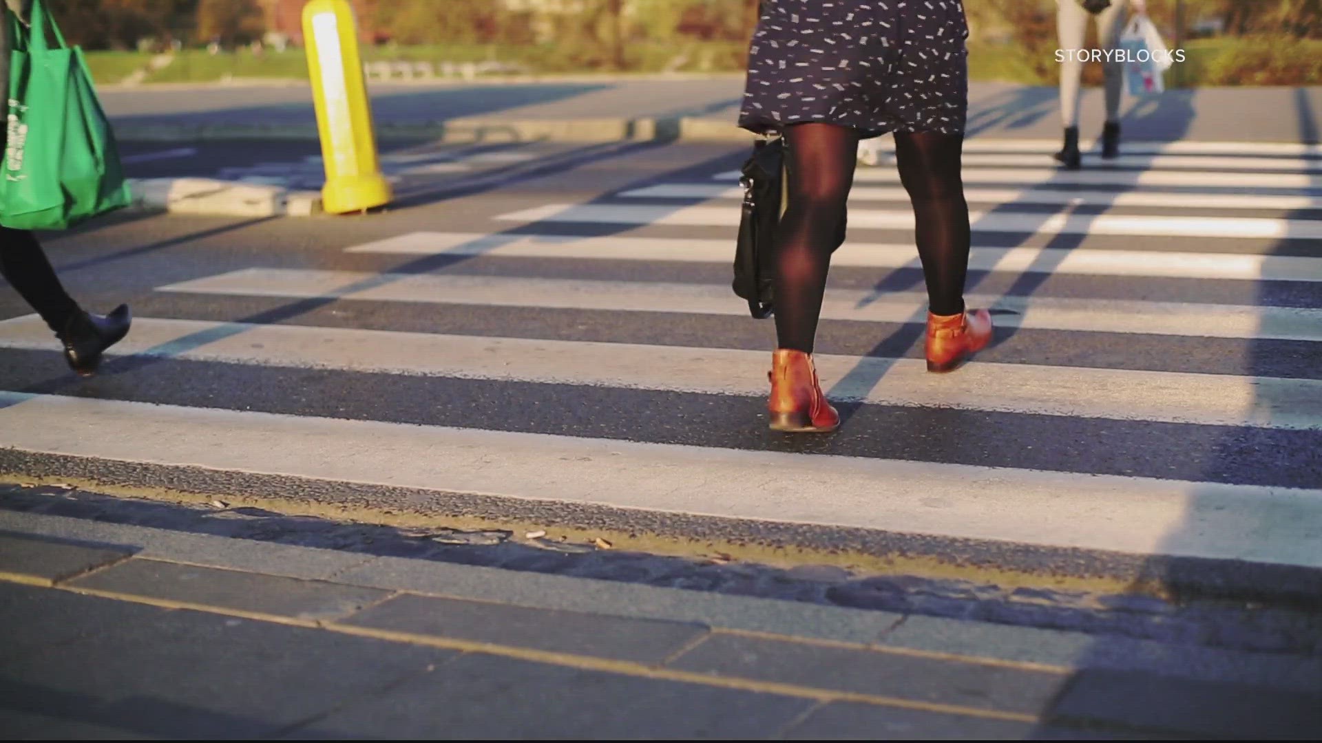 When do pedestrians have the right of way in crosswalks? | fox43.com