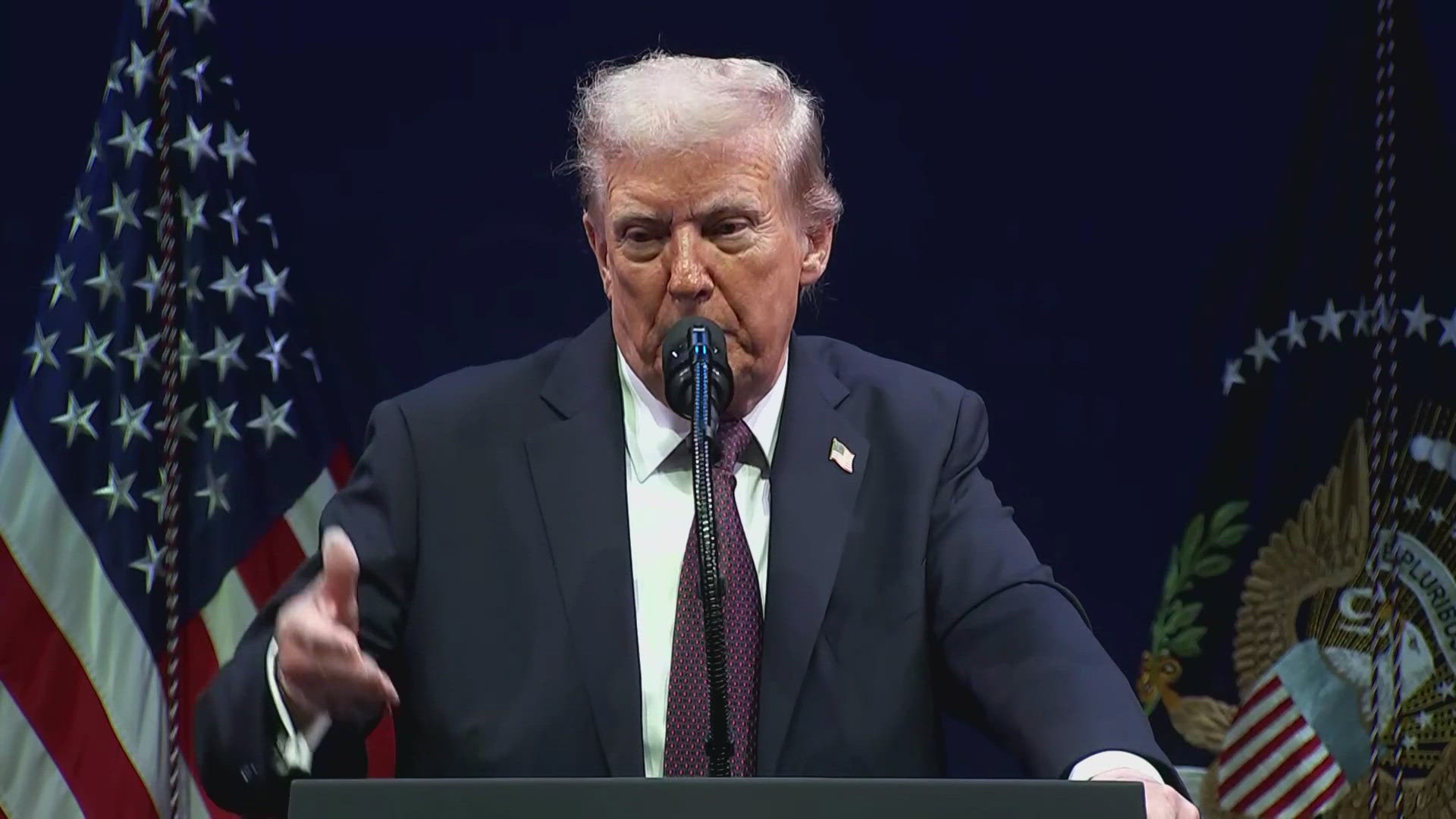 Man charged with aiming laser pointer at Marine One with President Trump aboard | localmemphis.com