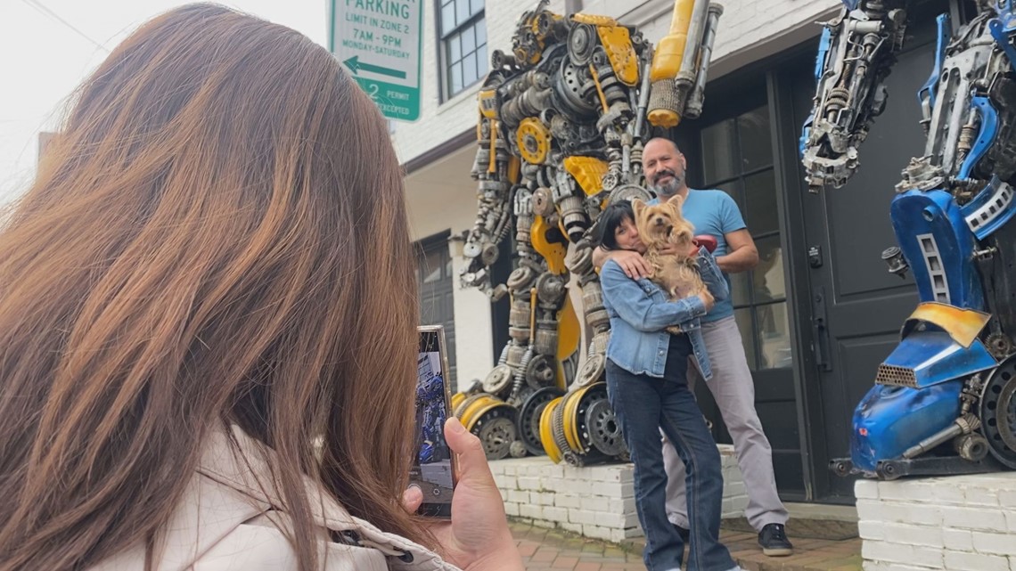 Neighbors want Transformers statues in Georgetown gone | fox43.com