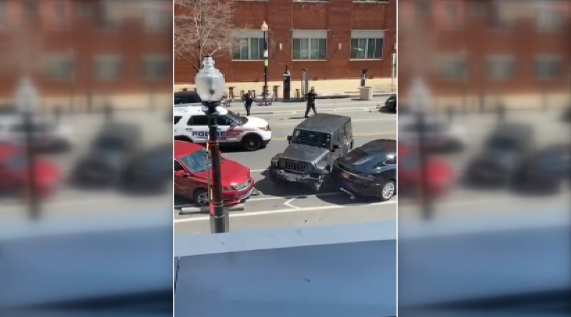 Navy Yard carjacking on video: suspect rams cars, nearly hits cop ...