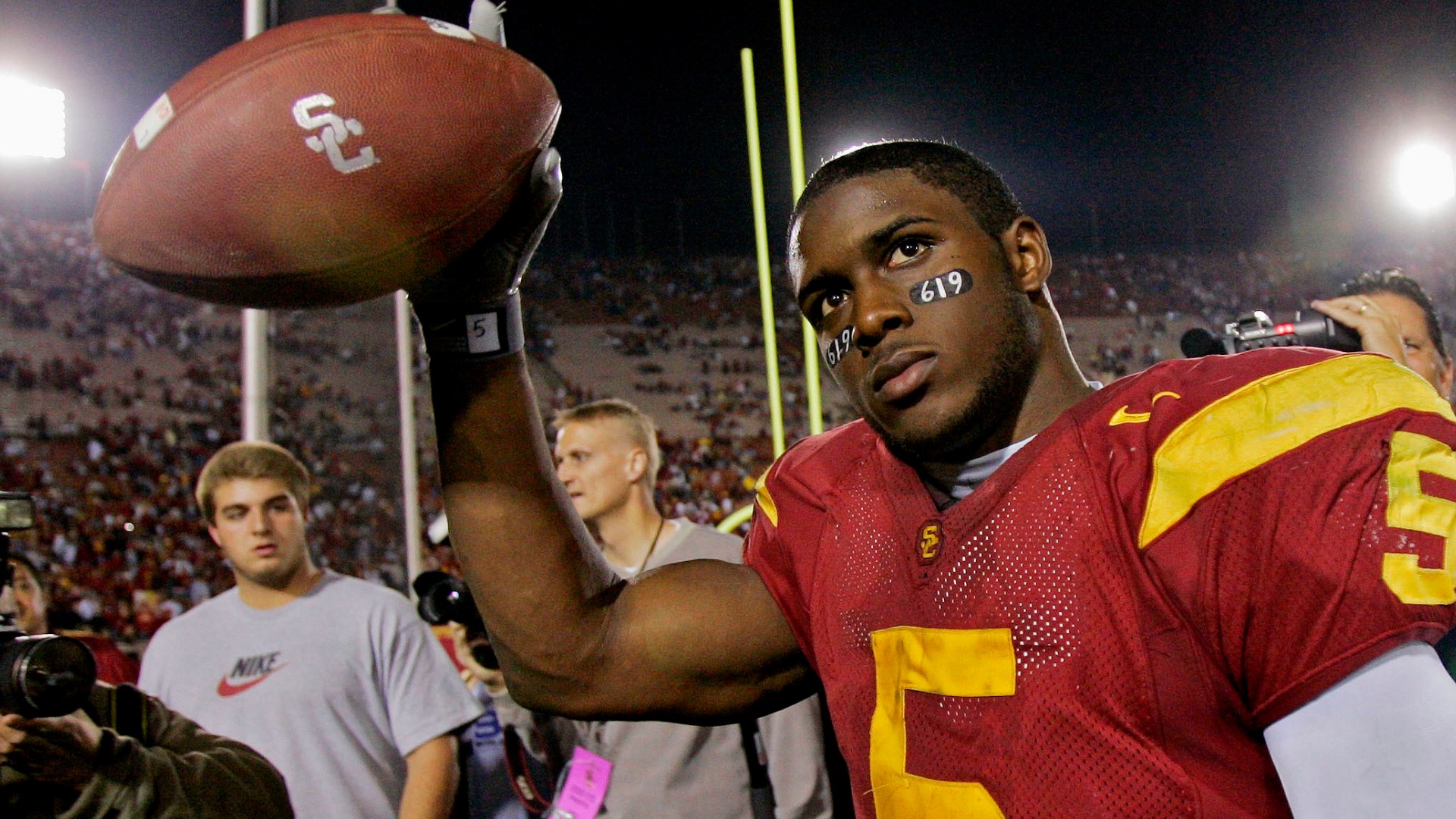 Freeney, Stonebreaker make College Football Hall of Fame | wthr.com