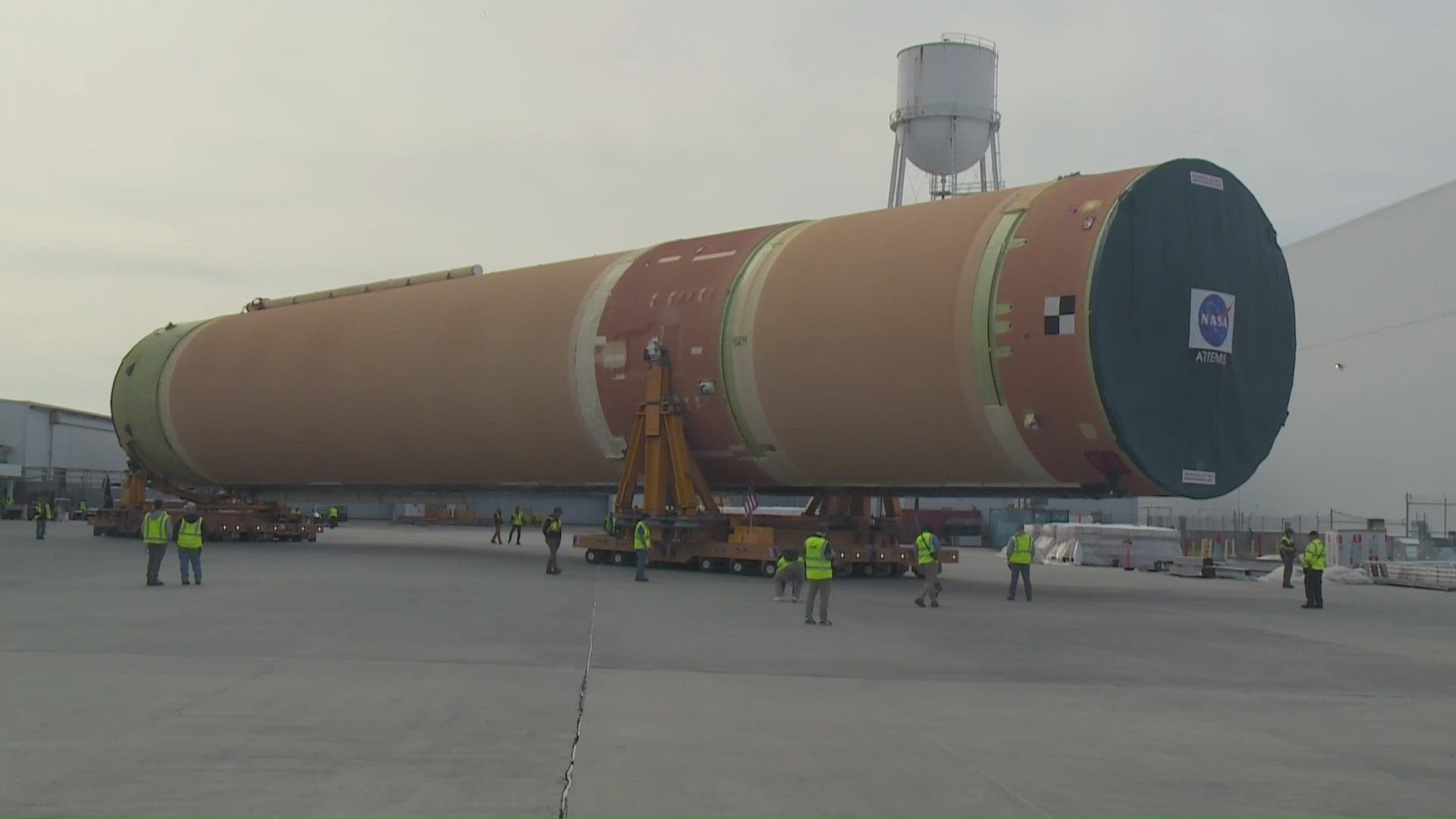 New Orleans-built rocket heads to Kennedy Space Center for Artemis III ...