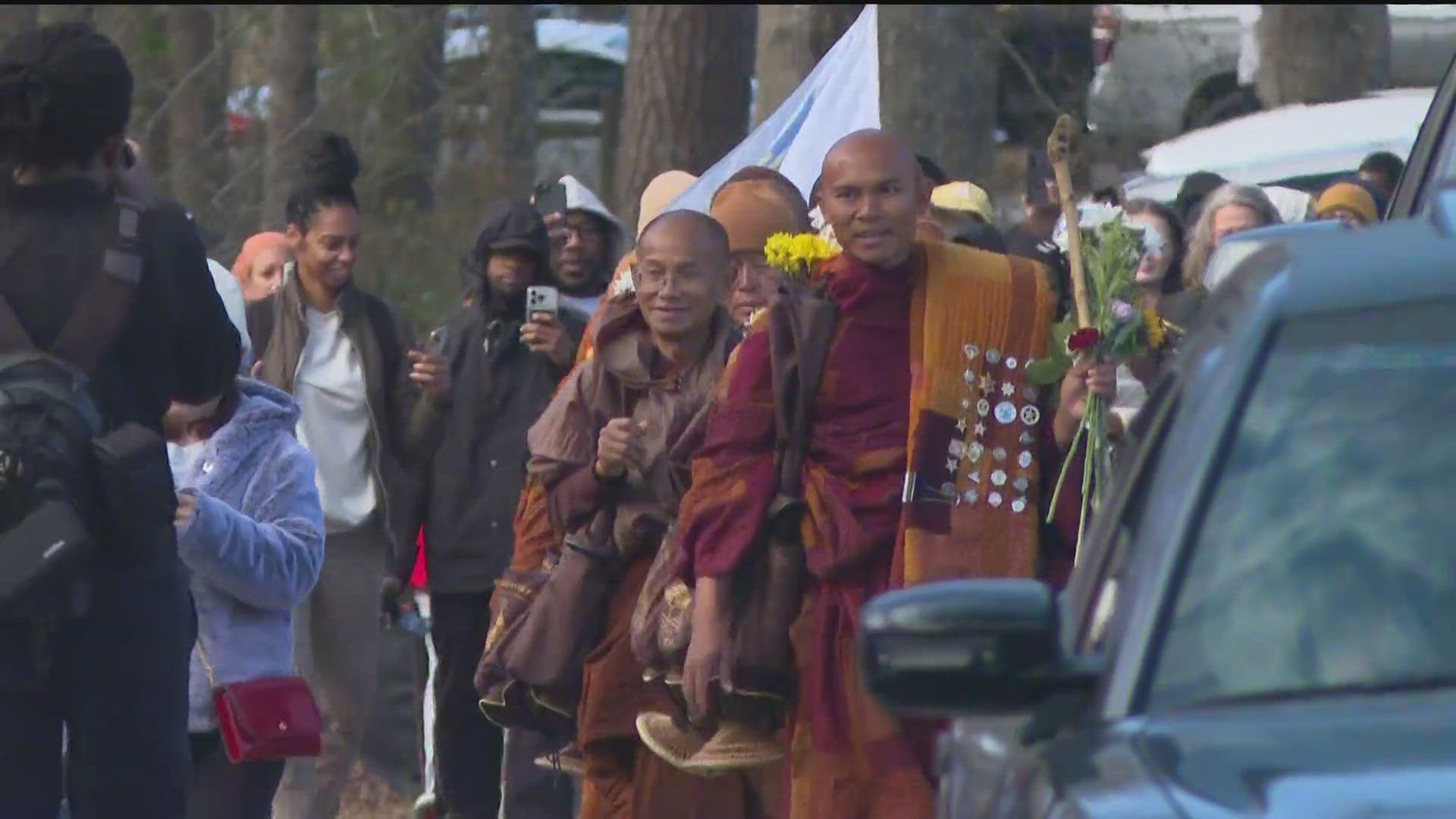 Buddhist monks persist in peace walk from Texas to DC as thousands ...