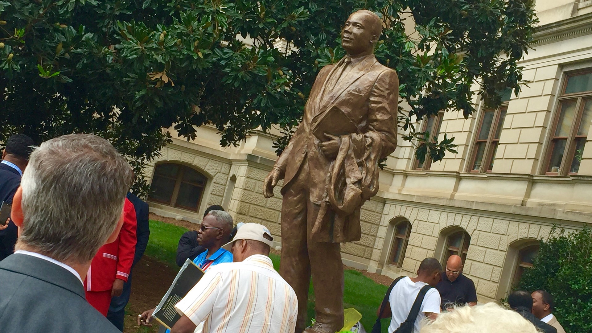 Photos | MLK Jr. statue unveiled at Georgia's State Capitol | wnep.com