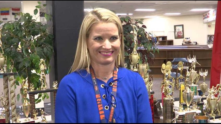 Robyn Dean Wins The Valley’s Top Teacher | rocketcitynow.com