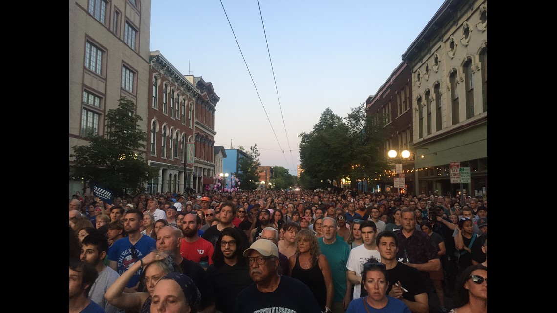 Vigil held in Oregon District for Dayton mass shooting victims ...