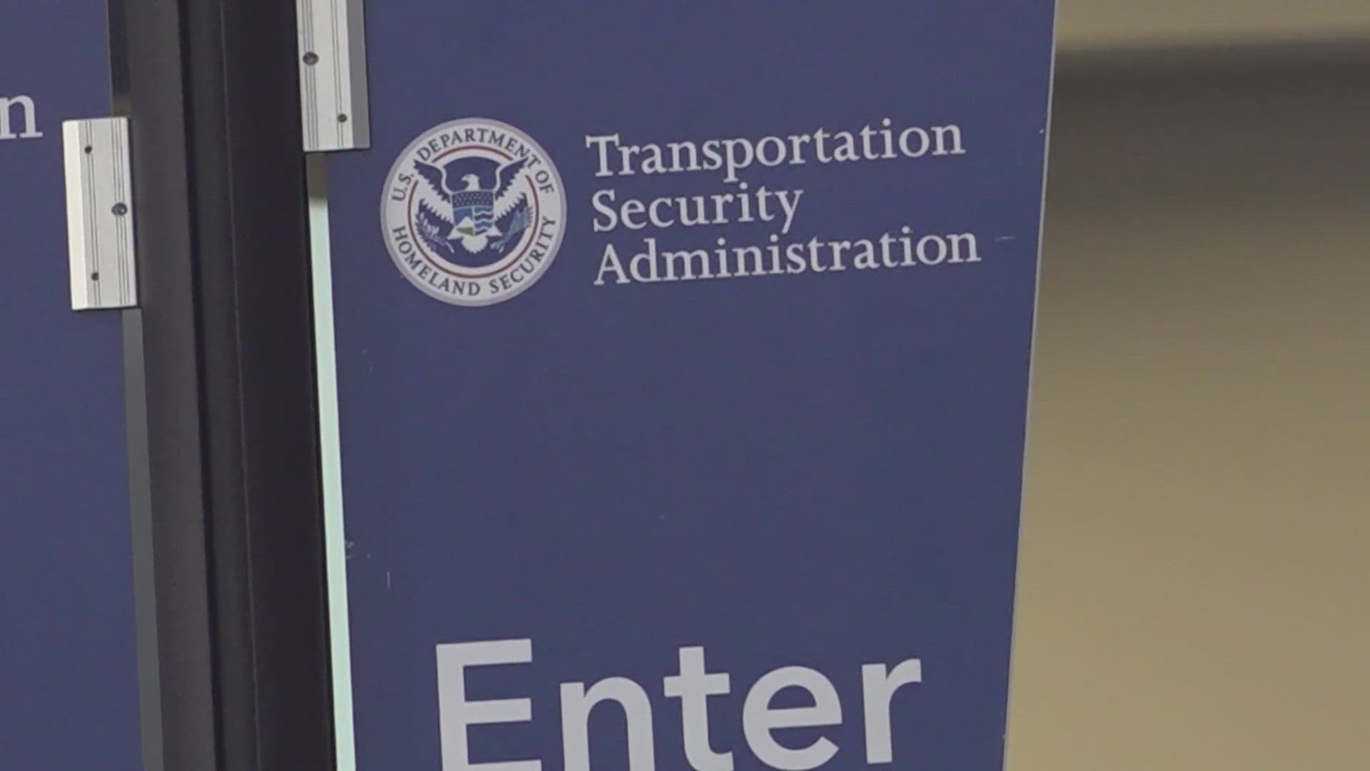 Tuberville pushes to dismantle TSA and privatize security ...