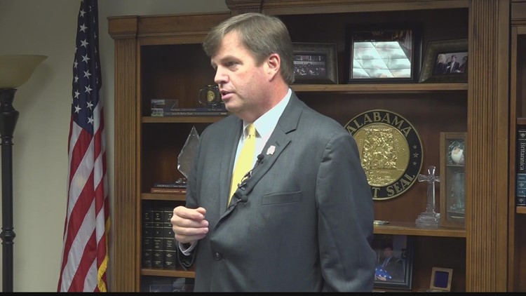 Dale Strong helps rescue man in cardiac distress in Clift Farm ...