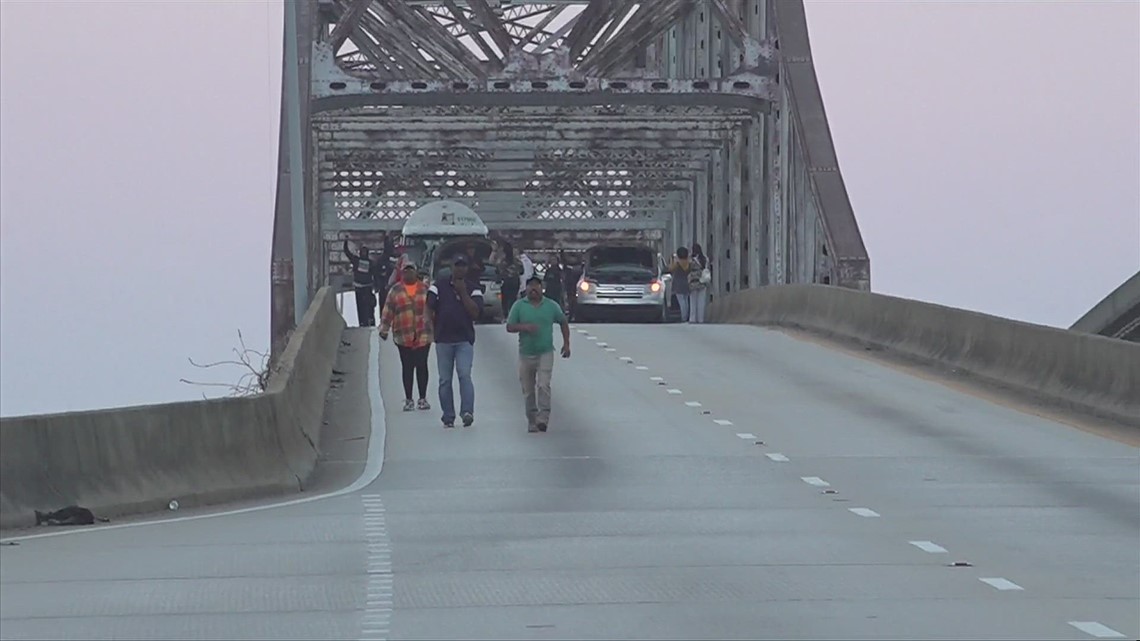 Protesters involved in Decatur bridge blockade turn themselves in ...