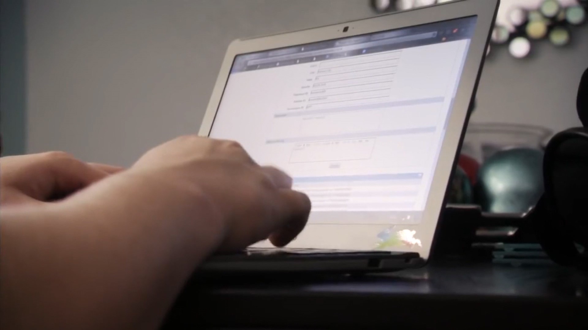 Former Raytheon engineer accused of sending classified defense ...