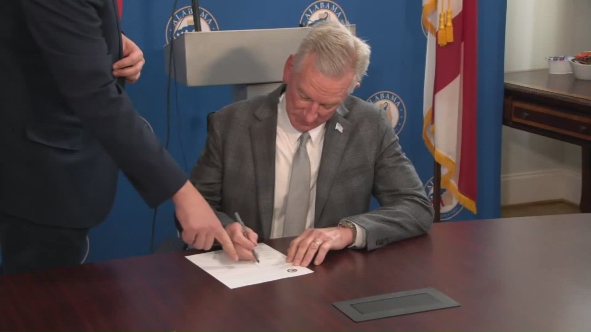 Gov. Ivey invites Alabamians to join 'Light to Unite' for America's ...