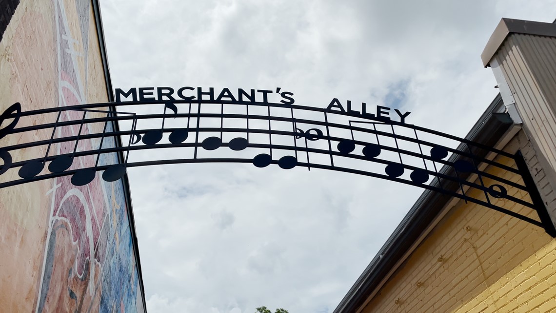Athens unveils new Merchants Alley Mural | rocketcitynow.com