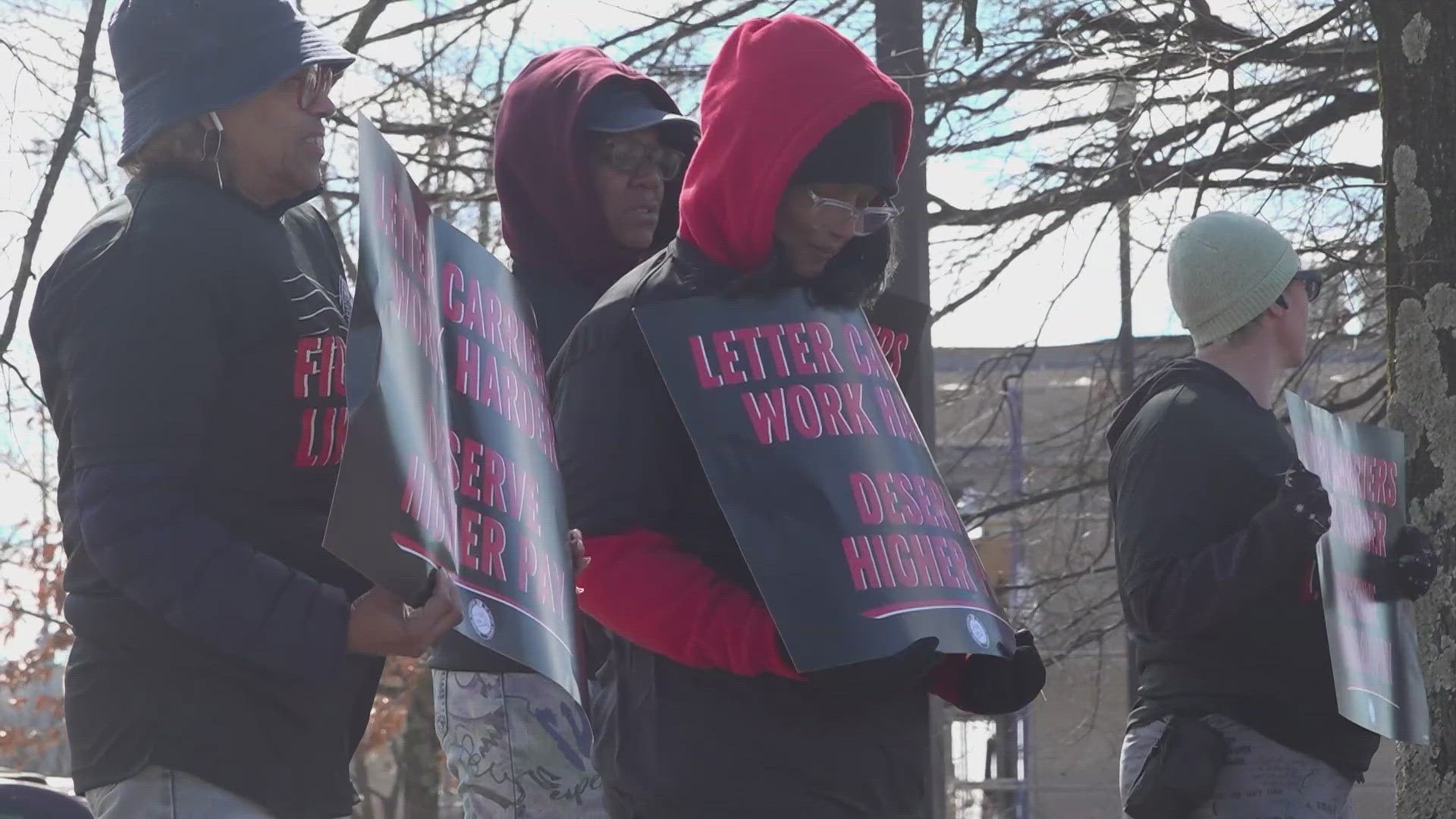 Huntsville letter carriers rally as USPS contract expiration approaches ...