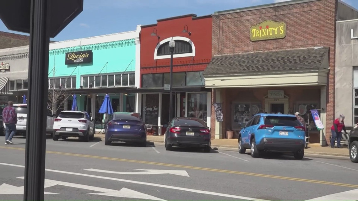 3 north Alabama towns ranked on list of most charming town squares in ...