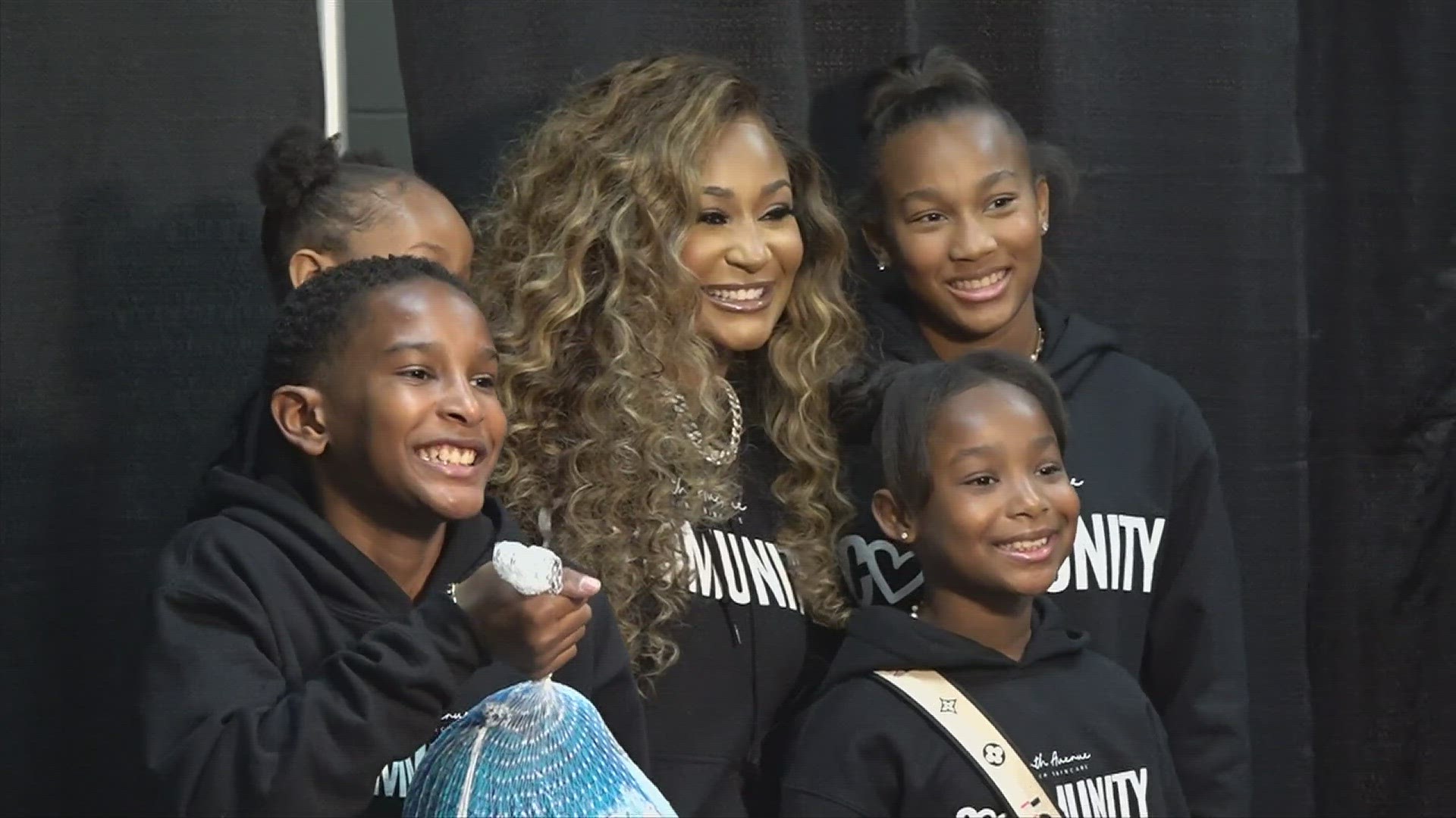 Local reality star holds holiday turkey giveaway | rocketcitynow.com