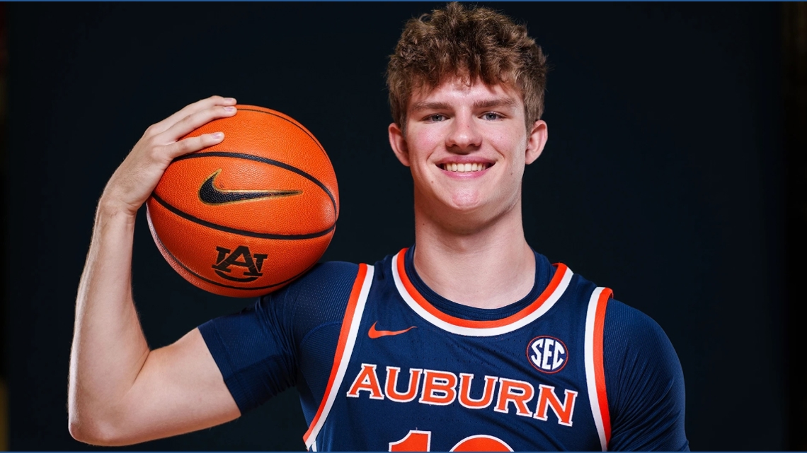 Auburn's Simon Walker undergoes foot surgery, eyes recovery ...
