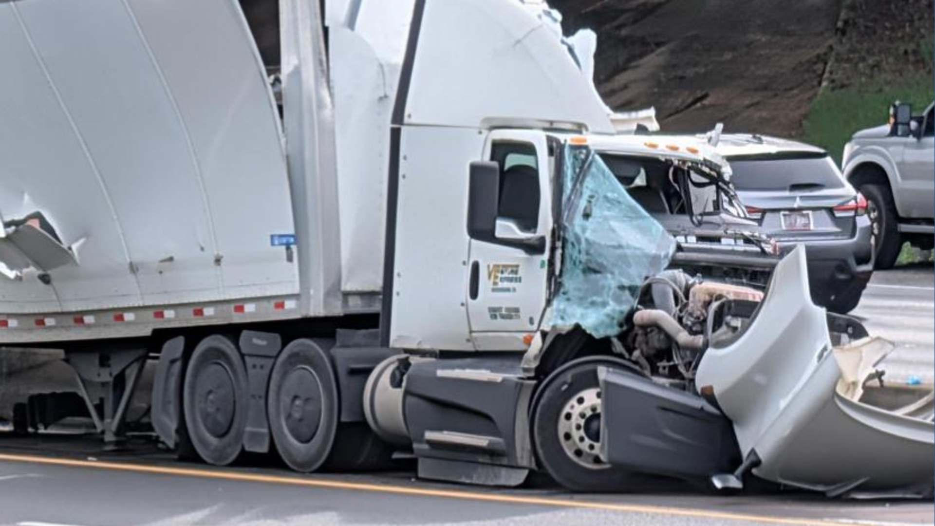 Dashcam video captures terrifying moment 18-wheeler crashes on I-565 in ...