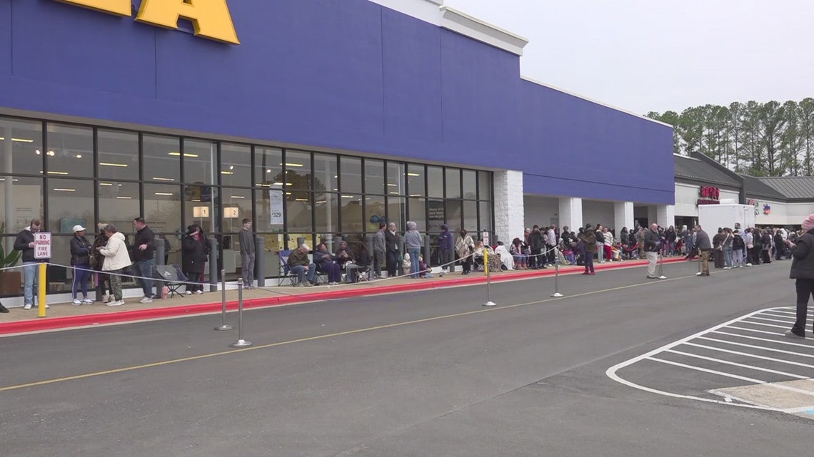 Crowds gather for IKEA Huntsville grand opening | rocketcitynow.com
