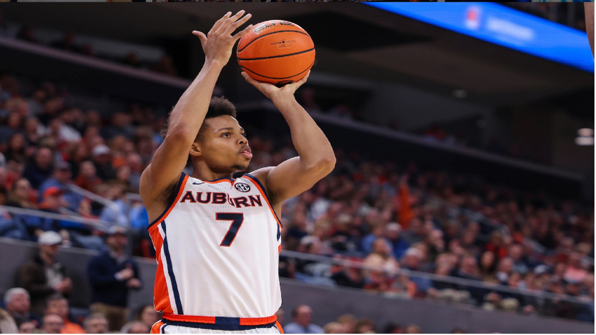 Hall scores 31, Overton adds 25 as Auburn overcomes 14-point deficit ...
