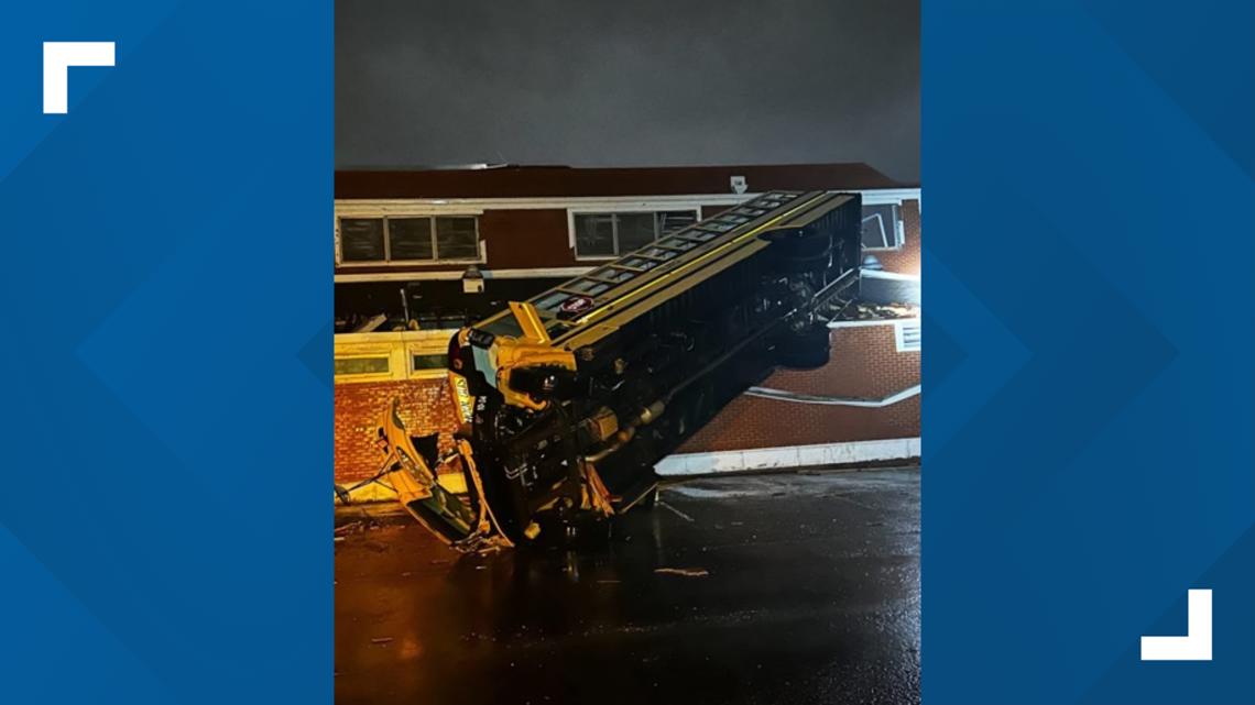 Alabama hit by deadly tornadoes; 3 dead, damage in dozens of counties ...