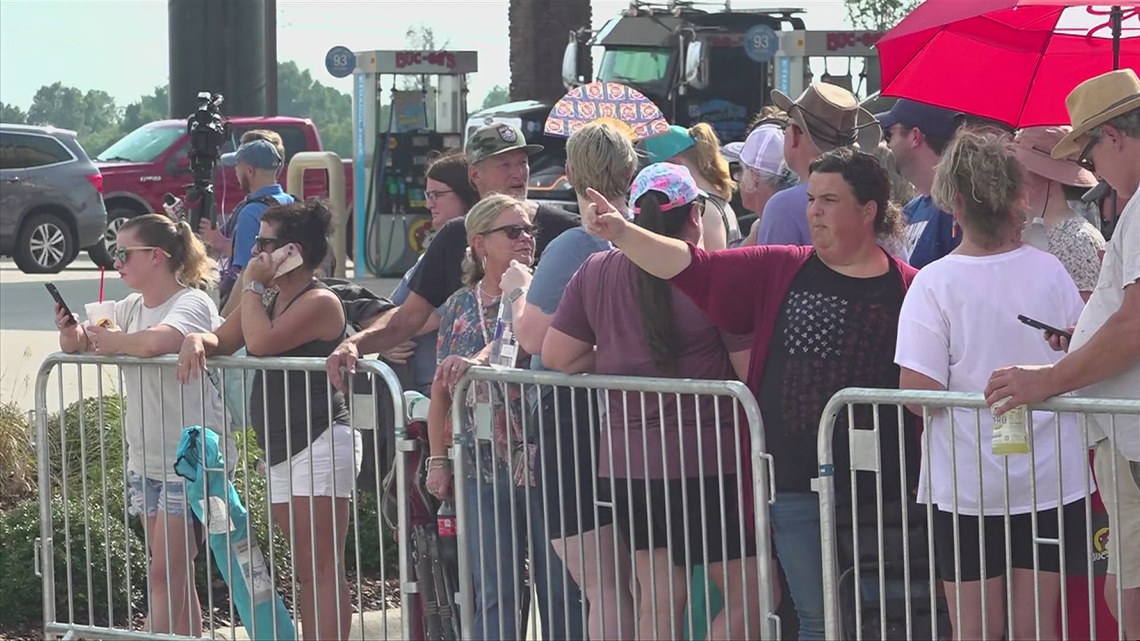 Keith Urban fans flock to Athens Buc-ee's for pop-up concert ...