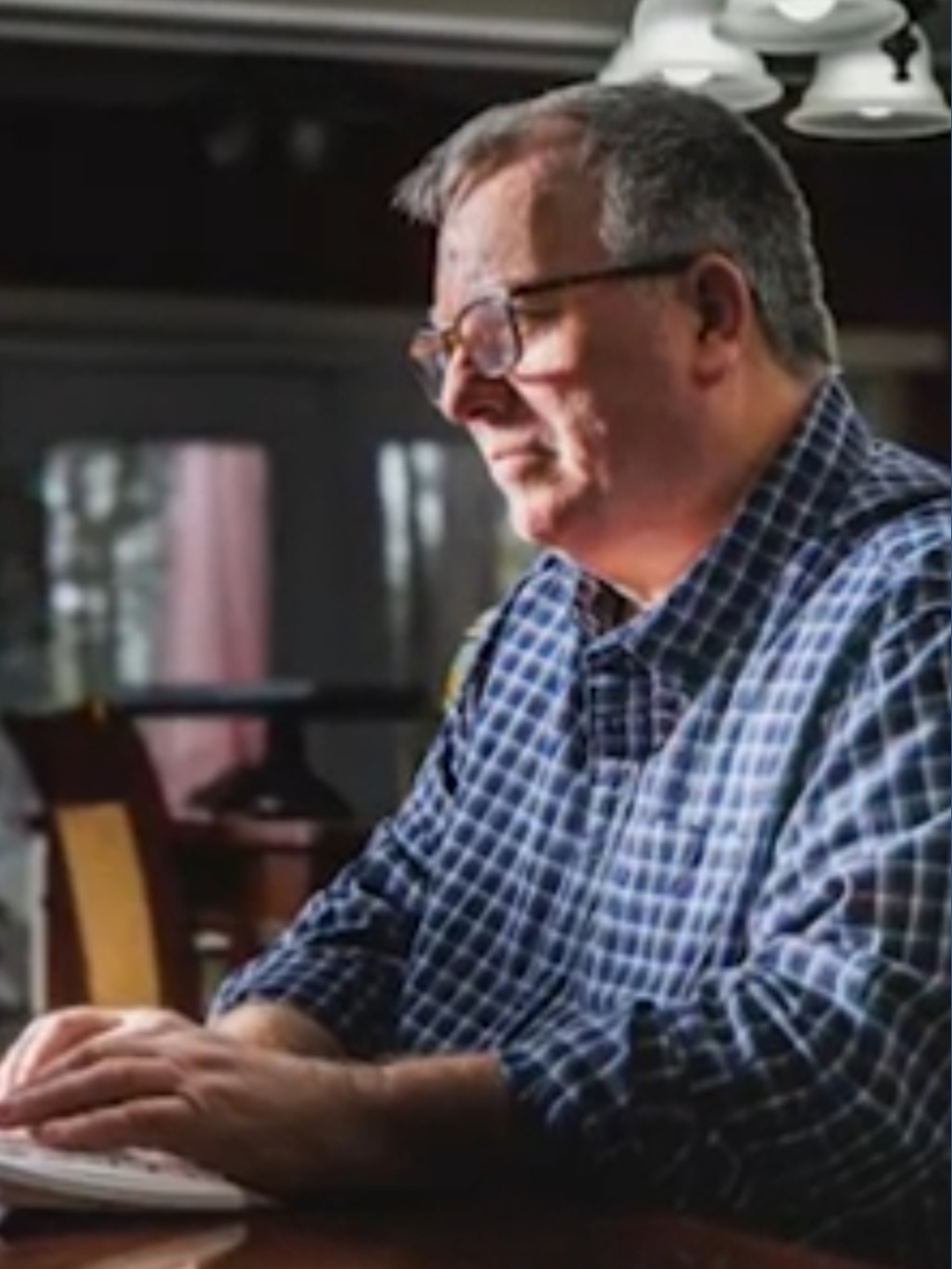 Retired Tennessee officer sues over arrest for Facebook post about ...