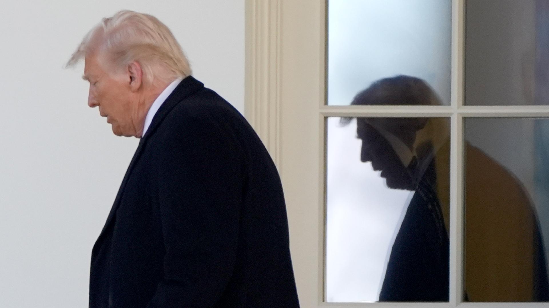Trump moves with dizzying speed on his to-do list, warning signs in ...