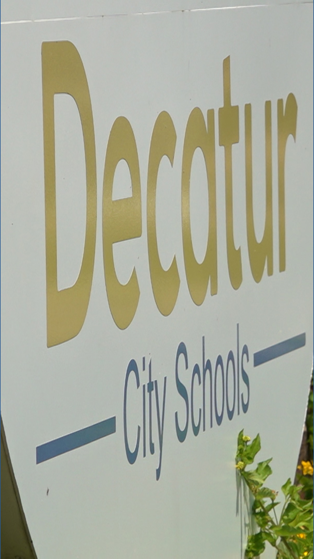 Secure perimeter lifted at Oak Park Elementary in Decatur after police ...