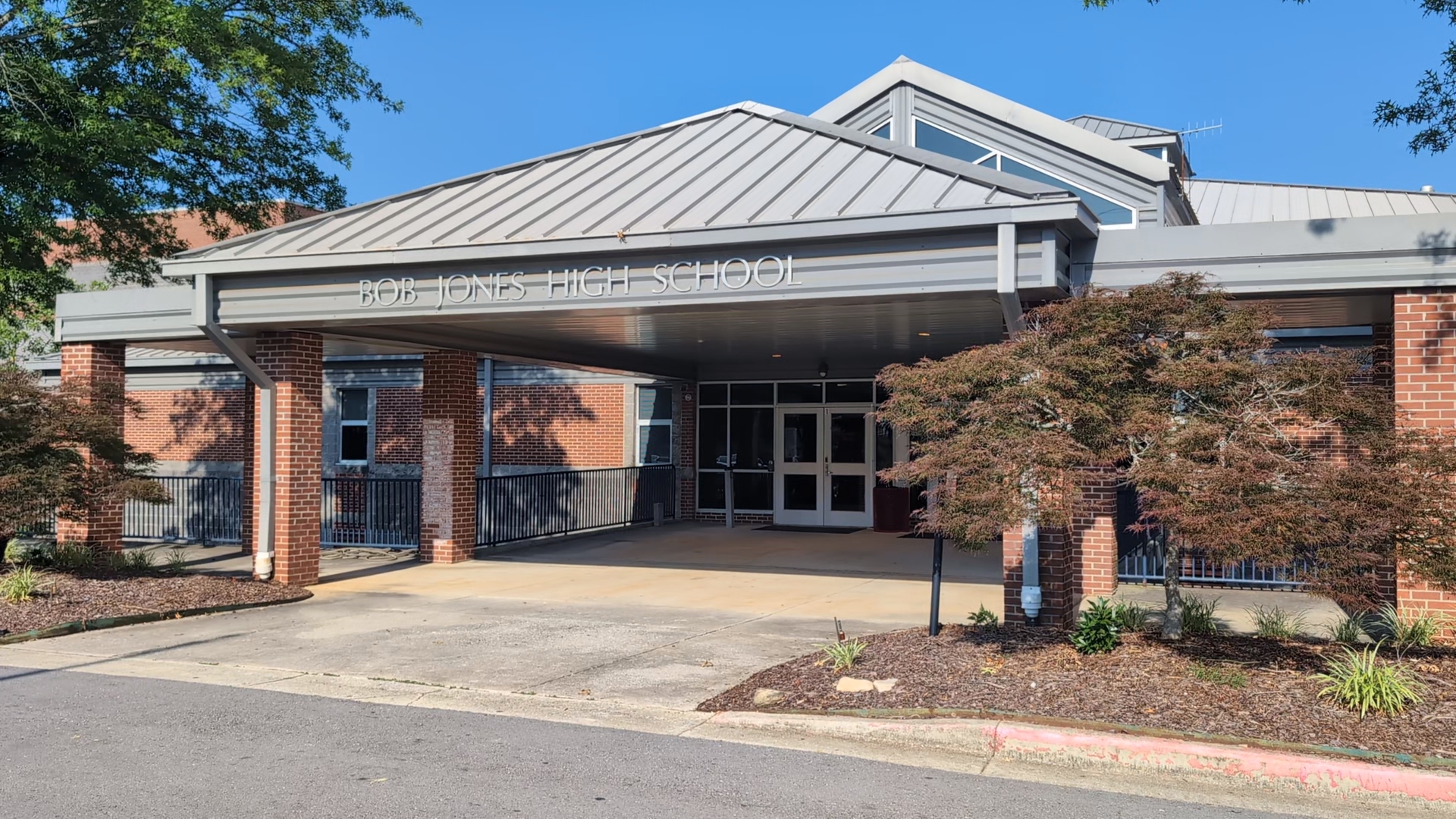 Suspect caught in Madison CVS robbery; schools return to normal ...